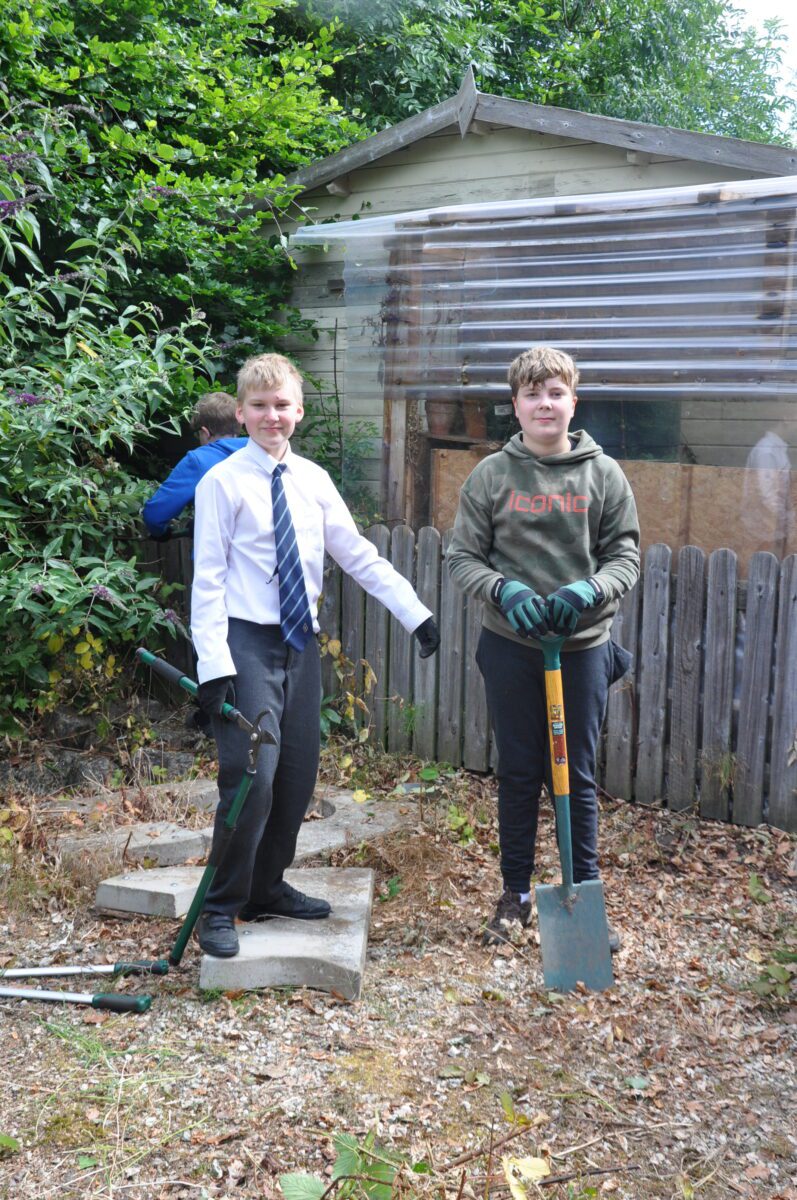 School garden clear up - Tuxford Academy
